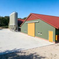 China Hot-Dip Galvanized Steel Chicken House 4-20m Span Prefabricated Livestock Shed for sale