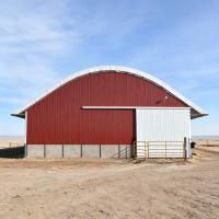 China Single Barn Custom Customizable Multi-Bay Steel Structure Cow Barn for Commercial Ranch Beef Cattle Fattening for sale