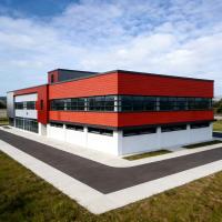China Customized Multi-storey Steel Structure Building Q355 Steel 2-8 Floors 8-30m Span Industrial Commercial Complex for sale