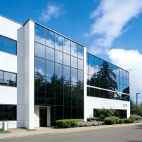 China Anti-Corrosion Multi-Storey Steel Structure Building 8-30m Span Q355 Steel Office Commercial Center for sale