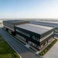 China Prefab Steel Frame Workshop Custom Size 8-40m Span for Manufacturing Plant Expansion Lightweight Steel Structure for sale