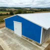 China Hot Dip Galvanized Steel Structure Layer House 4-20m Span Customizable for Egg Chicken Breeding for sale