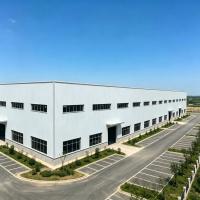 China Custom Steel Structure Warehouse 30m Span Fireproof Anti-Corrosion Prefab Logistics Center 500kg Load for sale