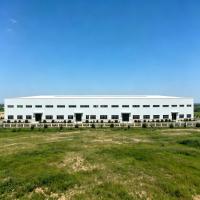 China Custom Steel Structure Warehouse 30m Span Fireproof Anti-Corrosion Prefab Logistics Center 500kg Load for sale