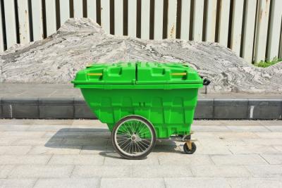 China 400L Heavy-Duty HDPE Plastic Waste Trolley Wheeled with Lid for Sanitation & Industrial Waste for sale