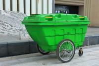 China 400L Heavy-Duty HDPE Plastic Waste Trolley Wheeled with Lid for Sanitation & Industrial Waste for sale