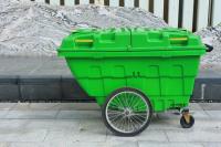 China 400L Heavy-Duty HDPE Plastic Waste Trolley Wheeled with Lid for Sanitation & Industrial Waste for sale