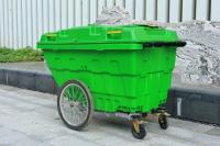 China 400L Heavy-Duty HDPE Plastic Waste Trolley Wheeled with Lid for Sanitation & Industrial Waste for sale