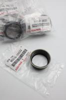 China 90310-38033 TOYOTA Half Shaft Outer Oil Seal For GRB53/TRB53/HZ for sale