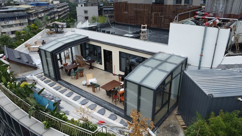 Lanboer retractable sunroom - boutique hotel project with open roof