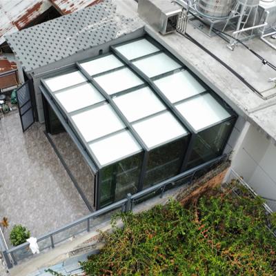 China Luxury Retractable Glass Sunroom with Flat/Triangle Roof Molding 4 Season Sliding Open Style for Hotels Apartments for sale
