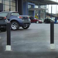 China Reflective Band Street Furniture Hot Dip Galvanized Traffic  Mobile Bollard for sale
