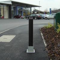 China Reflective Band Street Furniture Hot Dip Galvanized Traffic  Mobile Bollard for sale