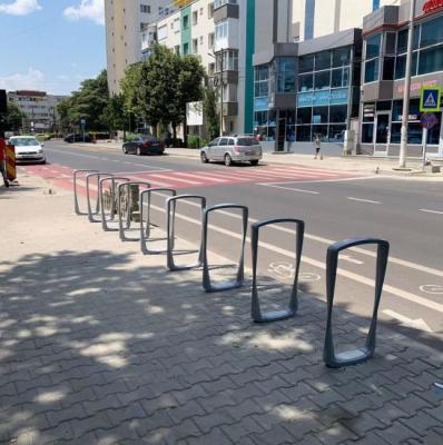 China Commercial Metal Furniture Cast Aluminum Bike Racks For Public Spaces for sale