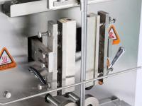 China 15-25 Bottle / Min Automatic Filling And Sealing Machine for sale