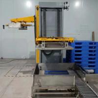China Siemens PLC Controlled Low Level Palletizer For Efficient Palletizing Of Bottled Water for sale