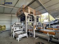 China 25kg Bagging Automatic Weighing And Packing Machine Pellet Feed Packaging Machine for sale