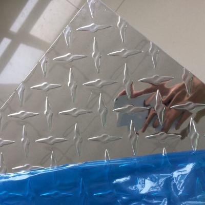 China Aluminum Checkered Plate 5052 6061 4mm 8mm 5 Bar Tread Plate for Flooring for sale
