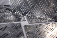 China Aluminum Checkered Plate 5052 6061 4mm 8mm 5 Bar Tread Plate for Flooring for sale