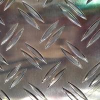 China Aluminum Checkered Plate 3003 5083 1050 3mm Thickness 4x8 5 Bar Tread Plate for sale