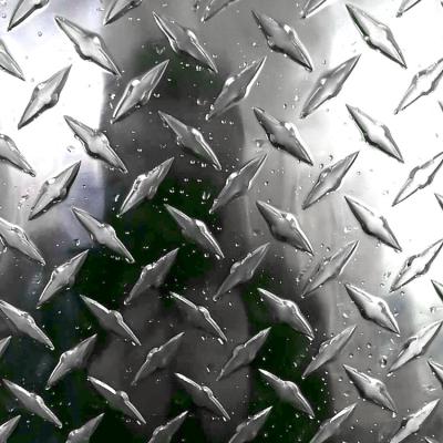China Aluminum Checkered Plate 3003 5083 1050 3mm Thickness 4x8 5 Bar Tread Plate for sale