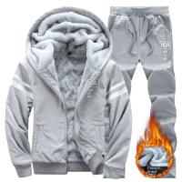 China Thickened Hooded Sweatshirt and Portable Track Suit for Men's Outdoor Activities for sale