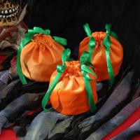 China Drawstring Design Velvet Candy Gift Bag for Weddings and Parties Customized Logo Accepted for sale