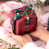 China Customized Tote Bag Christmas Paper Gift Box Packaging with Recycled Materials for sale