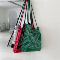 China Open Closure Travel and Outgoing Ethnic Style Ladies Full Paisley Print Shopping Bag for sale