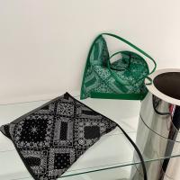 China Open Closure Travel and Outgoing Ethnic Style Ladies Full Paisley Print Shopping Bag for sale