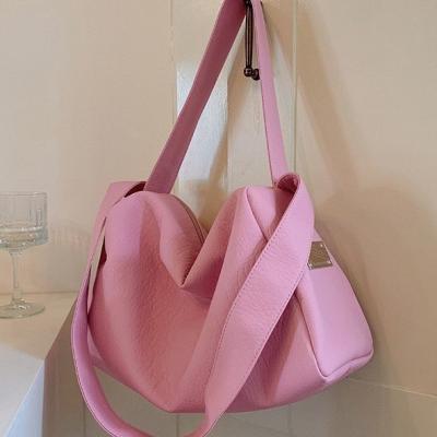 China 2024 Women's Versatile Tote Bag with Skew Straddle Instagram Design and Large Capacity for sale