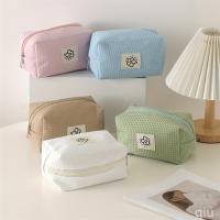 China Print Pattern Type Polyester Makeup Bag Multifunction Custom Cosmetic Bag with Handle for sale