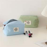 China Print Pattern Type Polyester Makeup Bag Multifunction Custom Cosmetic Bag with Handle for sale