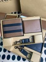 China Casual Design Men's Wallet Made of Genuine Leather with Standard Card Holders for sale