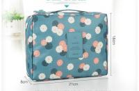 China Outdoor Girl Cosmetic Bag Makeup Bag Women Toiletries Organizer With Fashionable Style for sale