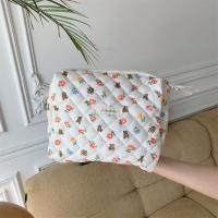 China Custom Quilted Cotton Makeup Bag Fashionable Handmade Toiletry Bag with Zipper Closure for sale