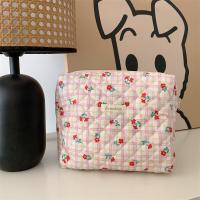 China Custom Quilted Cotton Makeup Bag Fashionable Handmade Toiletry Bag with Zipper Closure for sale