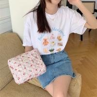 China Custom Quilted Cotton Makeup Bag Fashionable Handmade Toiletry Bag with Zipper Closure for sale