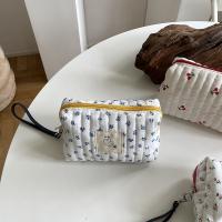 China Customized Color Fashion Style Travel Makeup Bag Cotton Canvas Pouch Toiletry Case for sale