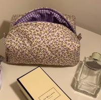 China Zipper Closure Floral Cosmetic Bag for Toiletry Travel Customized Logo Summer Design for sale