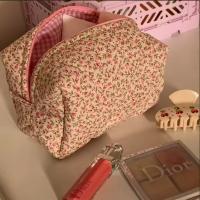 China Zipper Closure Floral Cosmetic Bag for Toiletry Travel Customized Logo Summer Design for sale