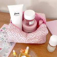China Zipper Closure Floral Cosmetic Bag for Toiletry Travel Customized Logo Summer Design for sale