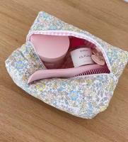 China Zipper Closure Floral Cosmetic Bag for Toiletry Travel Customized Logo Summer Design for sale