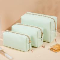 China Zipper Closure Vegan Leather Toiletry Bag in Customized Color for Travel and Cosmetics for sale