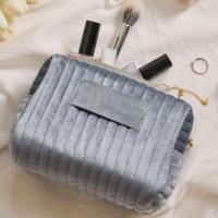 China Zipper Closure Velvet Toiletry Pouch for Comfortable and Stylish Traveling Needs for sale