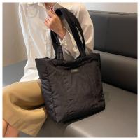 China Large Capacity Puffy Handbag Newest Fashinable Style Custom Quilted Puffer Tote Bag for sale