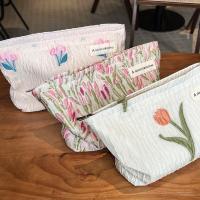 China Customized Logo Travel Cotton Canvas Makeup Bag for Women Fashion Style Cosmetic Bag for sale