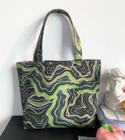 China Weekend Getaway Essential Custom Logo Quilted Handbag with Inside Pockets and Style for sale