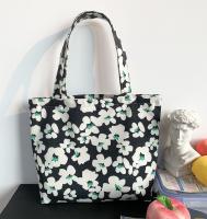 China Weekend Getaway Essential Custom Logo Quilted Handbag with Inside Pockets and Style for sale