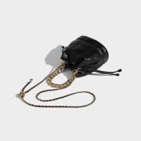 China 2024 Design Fashion Leather Cross Body One Shoulder Small Bag Bucket Bag for Women's for sale